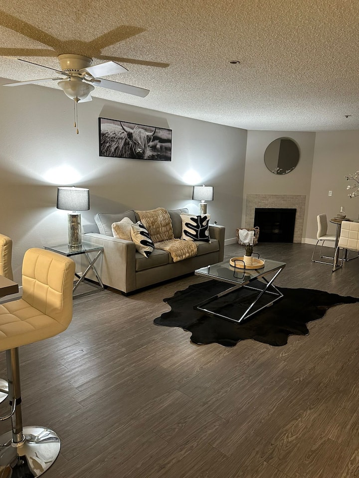 Cozy 2 Bedroom Apartment - Los Angeles, CA