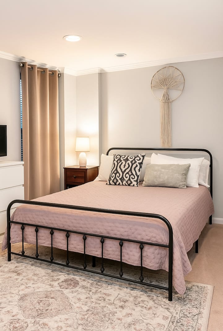 Private Basement Near Airport (9 Mins) - Ashburn, VA