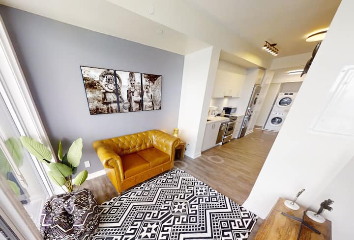 Modern Furnished Central Location 2 Bedroom Suite - Toronto