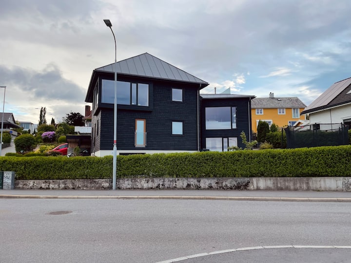 Arkitekttegnet Hus Med Flott Utsikt. Barnevennlig. - 斯塔萬格