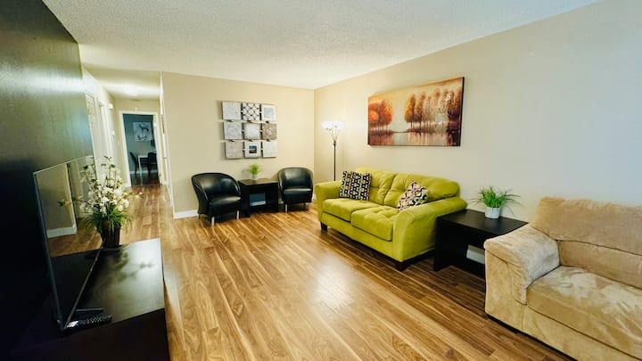 3 Bedrooms Whole Duplex With Garage 98# - Saskatoon
