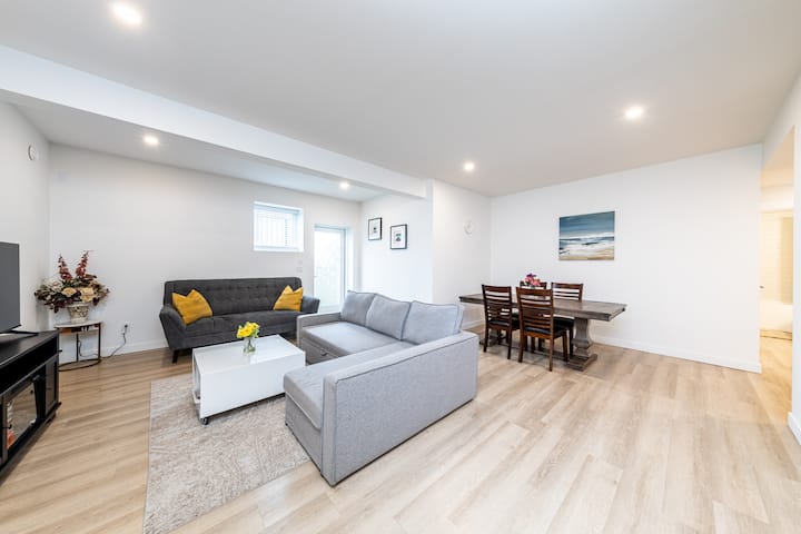 Sunflower Brandnew Cozy Private Suite - Langley