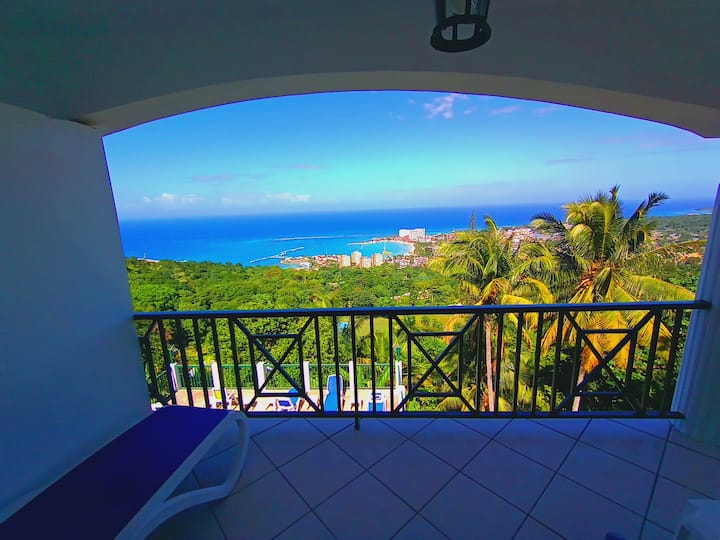 Pink Rock Inn Sky View Queen - Ocho Rios