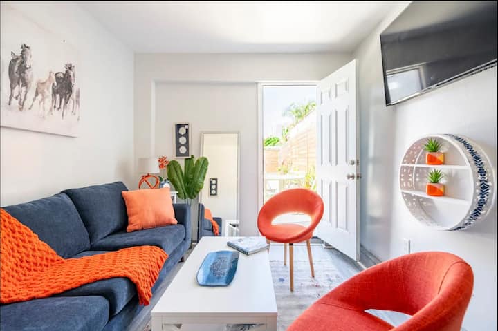 Stay In The Center • Best Location In Town! - Inglewood, CA