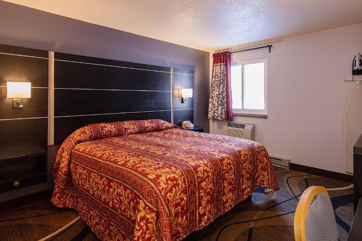 Coratel Hastings Standard 1 King Bed Ns - Hastings, MN