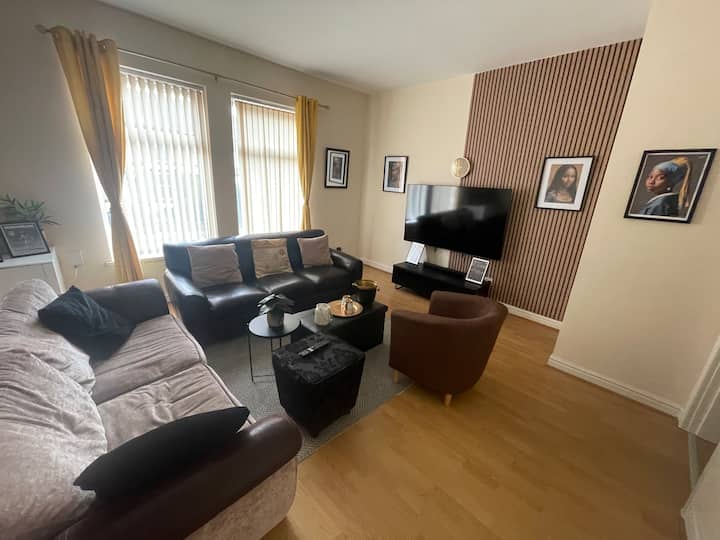 Spacious 2-bed Apt Near Old Trafford & Mediacity - Manchester