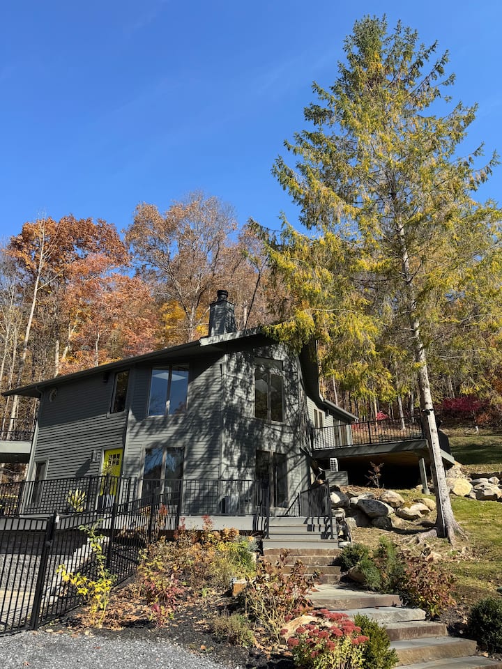 Winter Chalet W/ Fireplace + Private Hiking Trails - Great Barrington, MA
