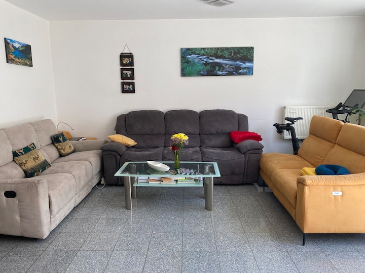 Gemütliches Zweibettzimmer Zentral In Köln - ケルン