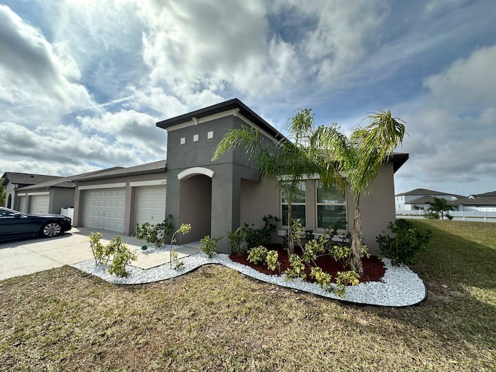 Spacious 4 Bedroom In Riverview Fl - リバービュー, FL