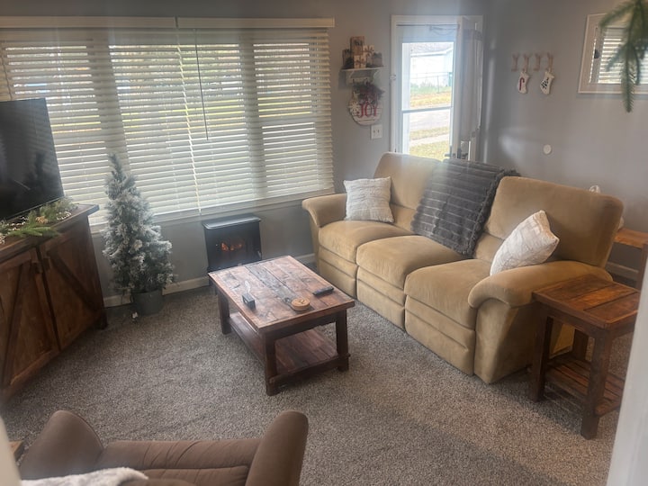 3bd Home Near Msu/downtown
Fast Wifi 5 Car Parking - Lansing, MI