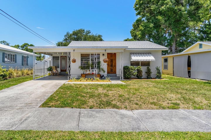 Gulfport Bungalow, Close To St. Pete And Beaches! - Pinellas County, FL