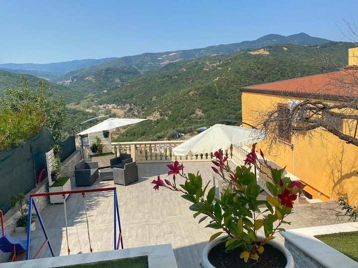 Regina Claudia - Italy