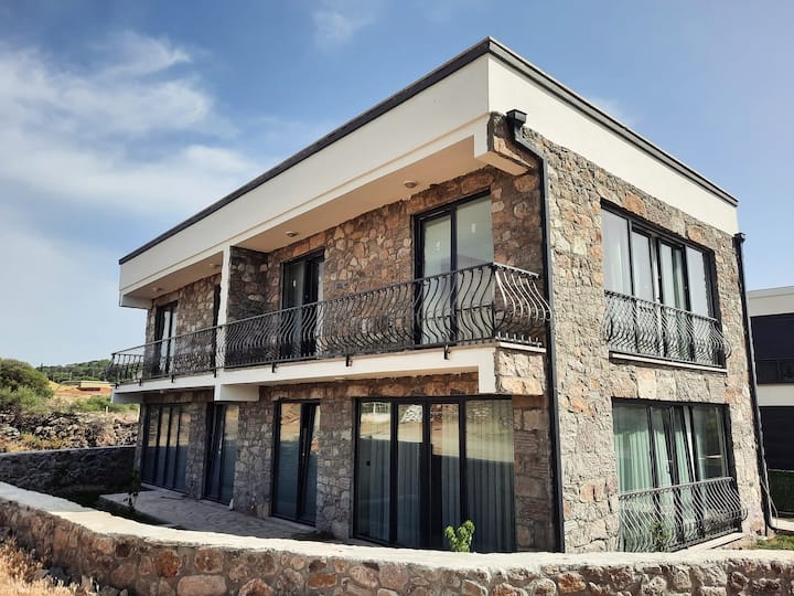 Villa Badem ÇIçeği  
Köy Içi, Huzurlu,denize 10 Dk - Behram