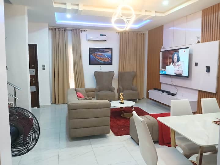 Cozy 4br Lekki Vgc| Wi-fi, Pool + 24/7 Power|20%of - Nigeria