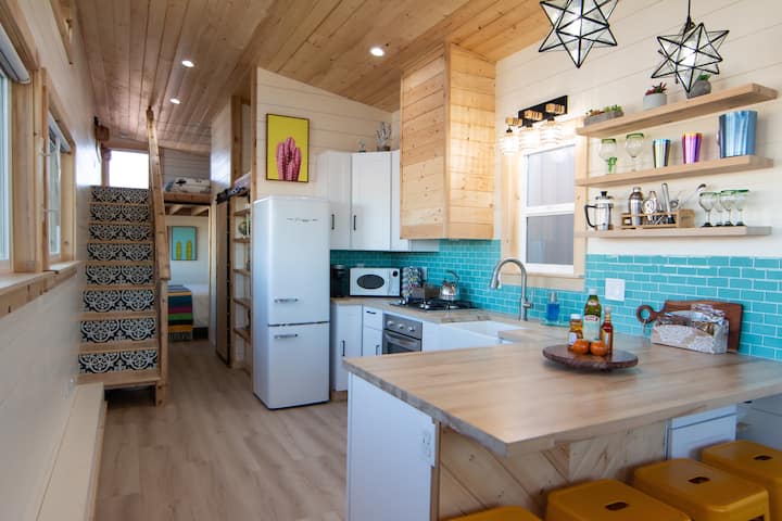 Desert Roomy Tiny Home-4 Beds-full Kitchen-pool - Phoenix, AZ
