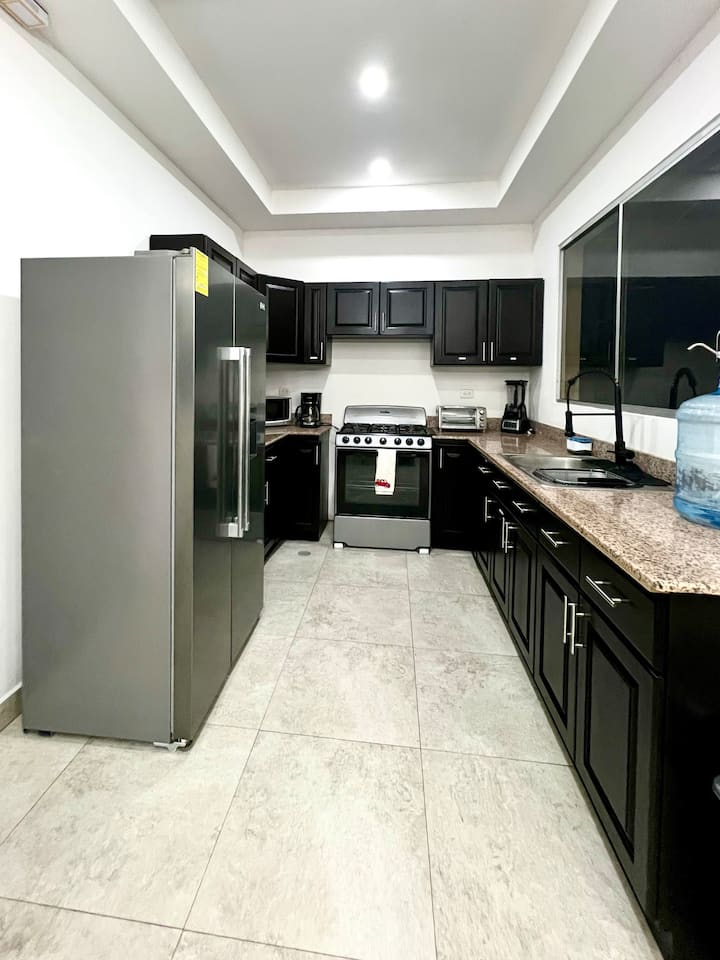 Casa Espaciosa En Exclusiva Comunidad Cerrada - Managua