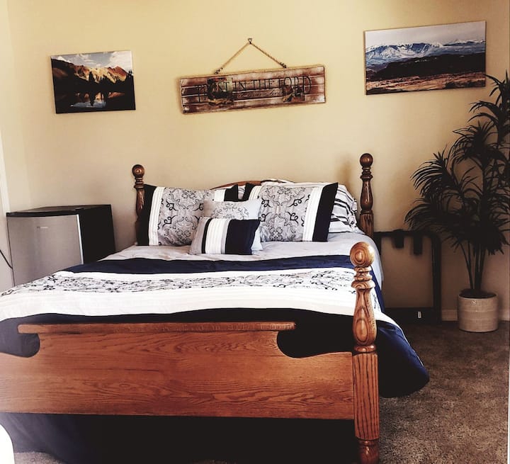 Private Suite With Private Bath And Own Entrance - Montrose, CO
