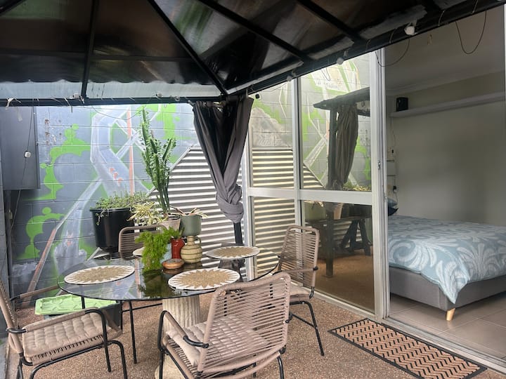 1 Bedroom Apartment, Private Courtyard. - Cairns