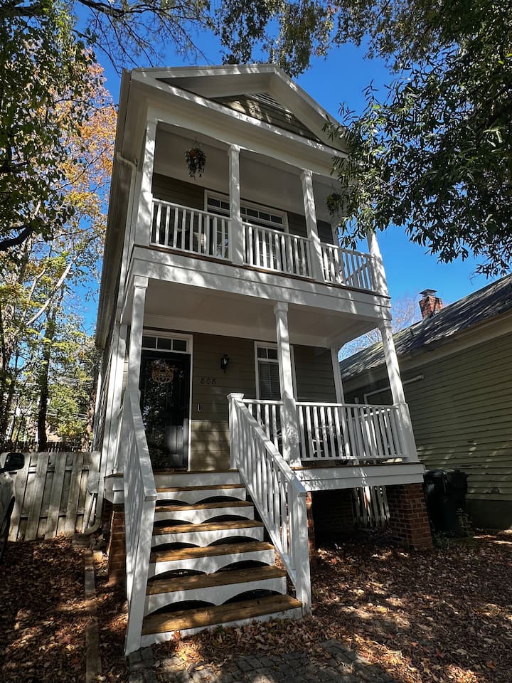 Cozy Downtown Hideaway Nestled In The Trees - Raleigh, NC