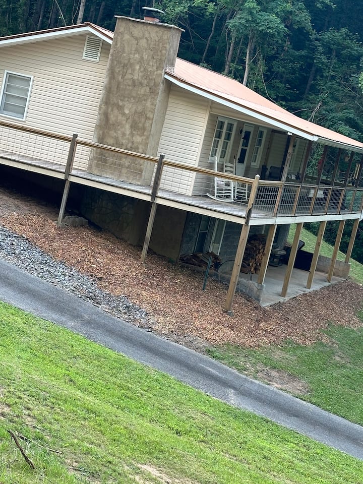 The Spur Retreat - Hiawassee, GA
