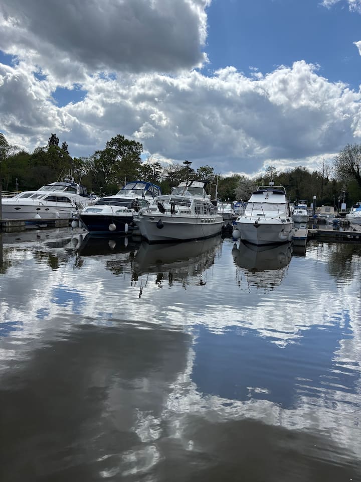 Floating Tranquility

 Ideal For Racing/legoland - Maidenhead