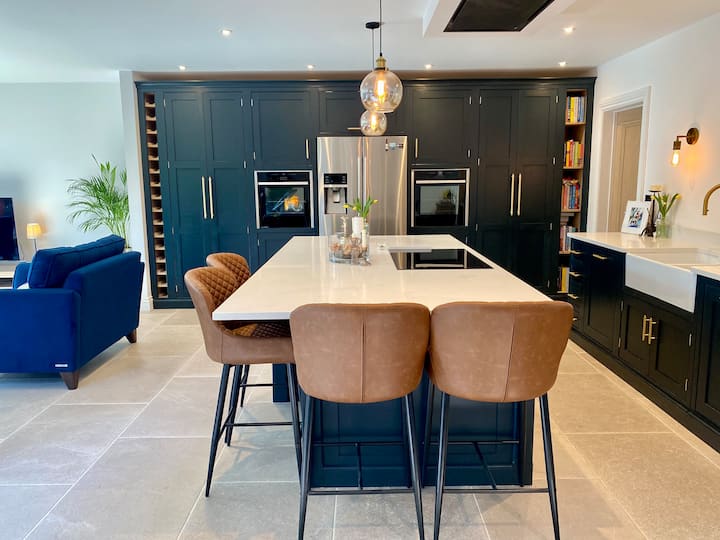 Beautiful, Four Bedroom House In Poole - Poole