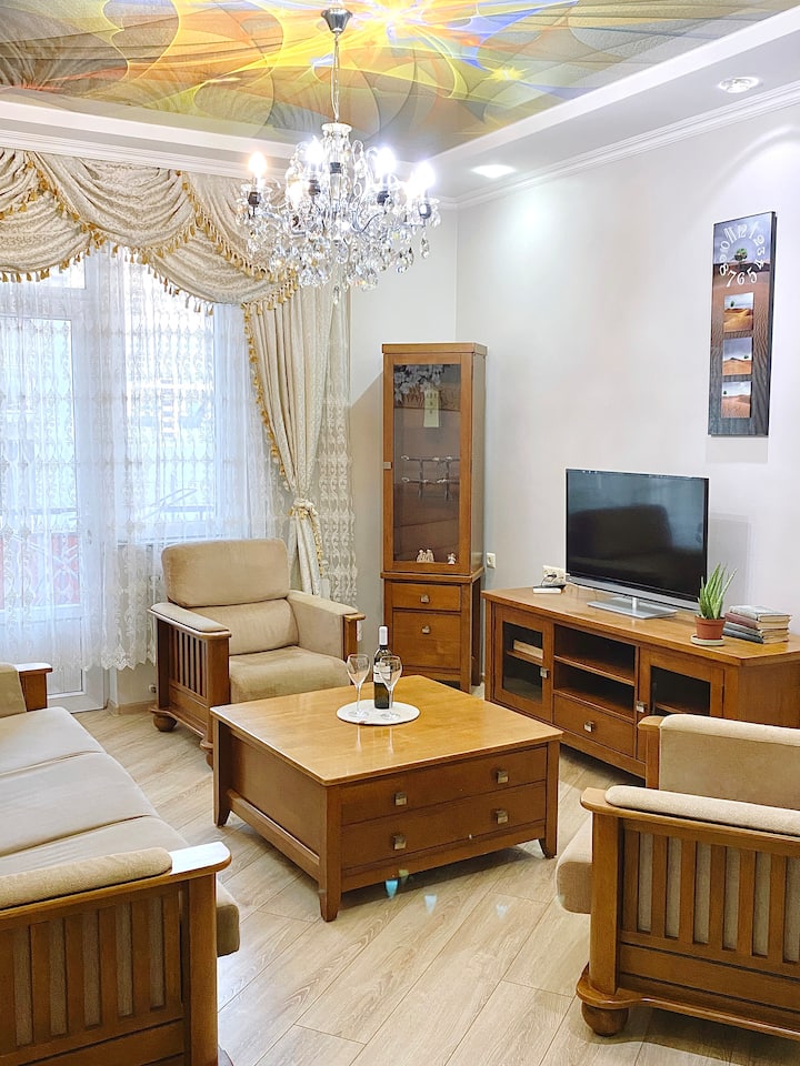 Spacious Apartment In The Center Of Batumi - Batumi