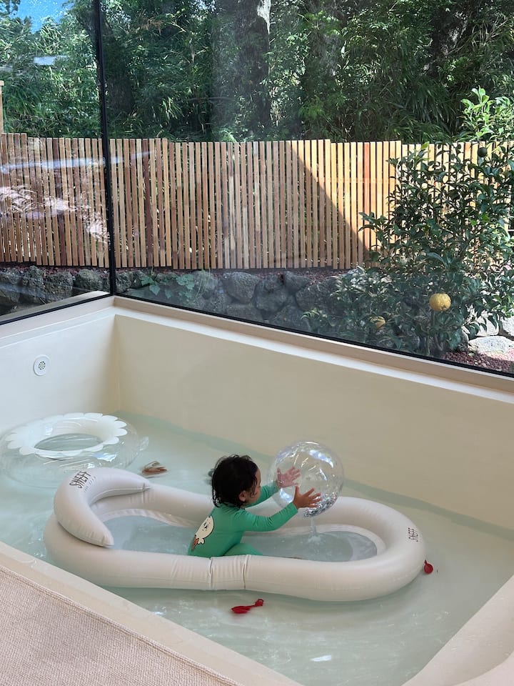 Indoor Mini Pool / Baby Kit / Handam, Gwakji - Jeju-si