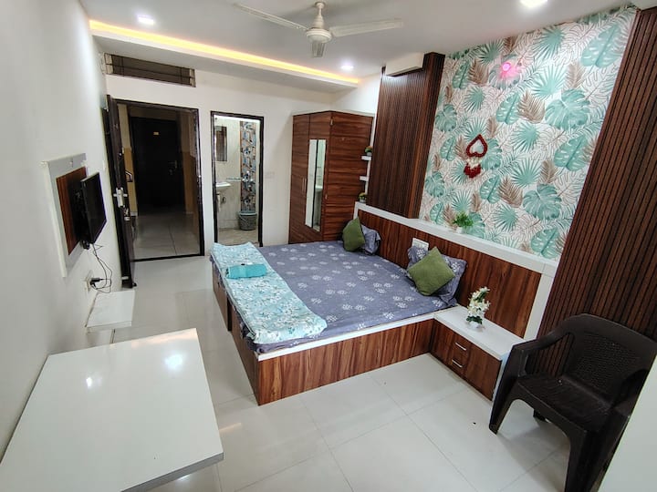 Spacious And Independent Balcony Studio Flat/1rk - Indore