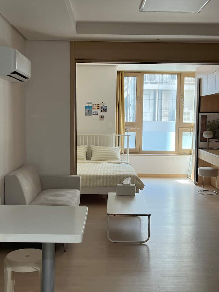 강남역 Cozy Home (퀸베드1,넓은 룸, 강남역5분,역세권, Netflix) - Seoul