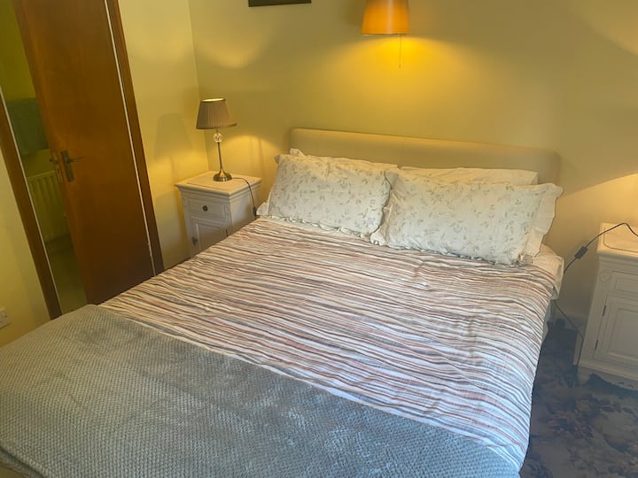Quiet En-suite Double Room With Breakfast - Cashel