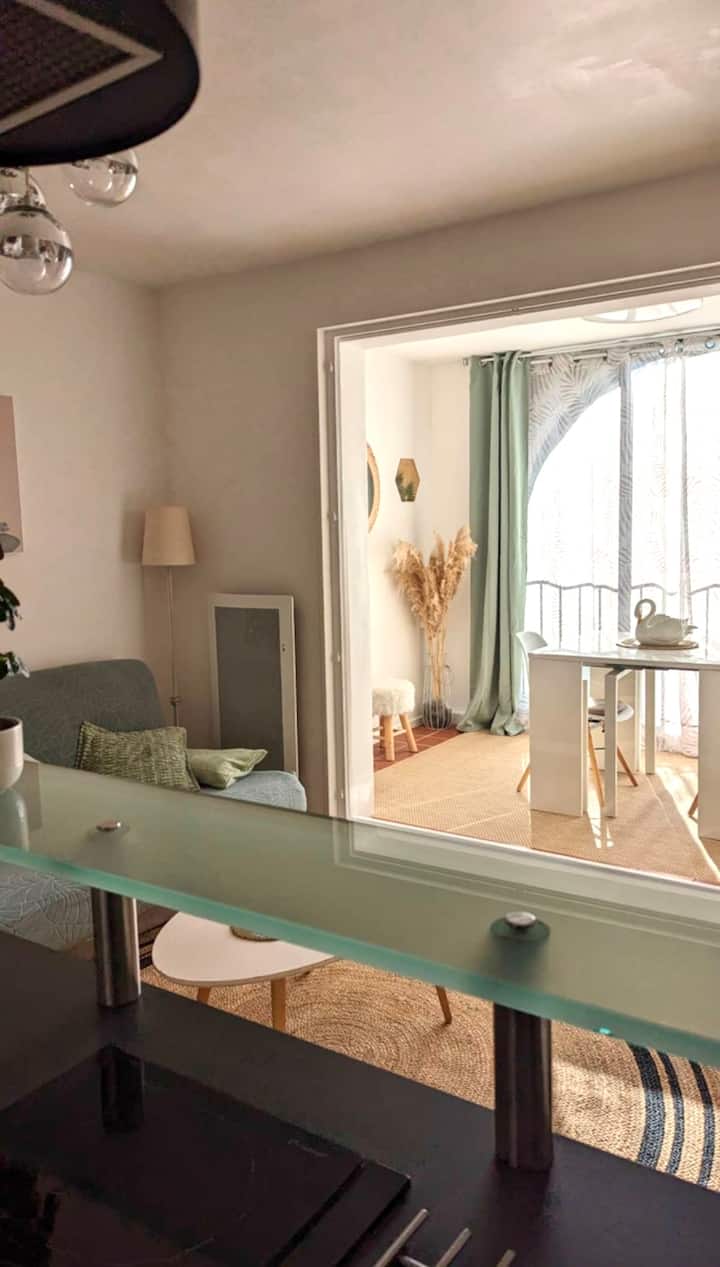 T2 Confort-vue Mer-piscine-tennis- Wifi - Mer à 2m - Toulon