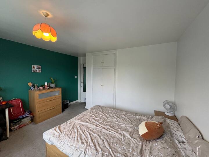 Double Bedroom + Shared Bathroom - Steyning