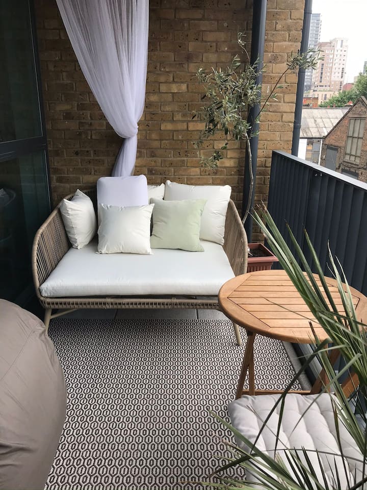 Spacious Two Bedroom Flat - London