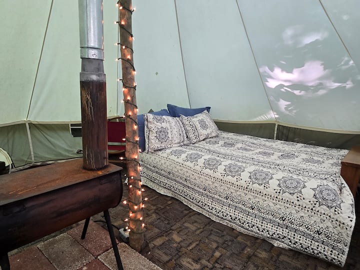 Beautiful Yurt In Wooded Area. - Liberty, MO