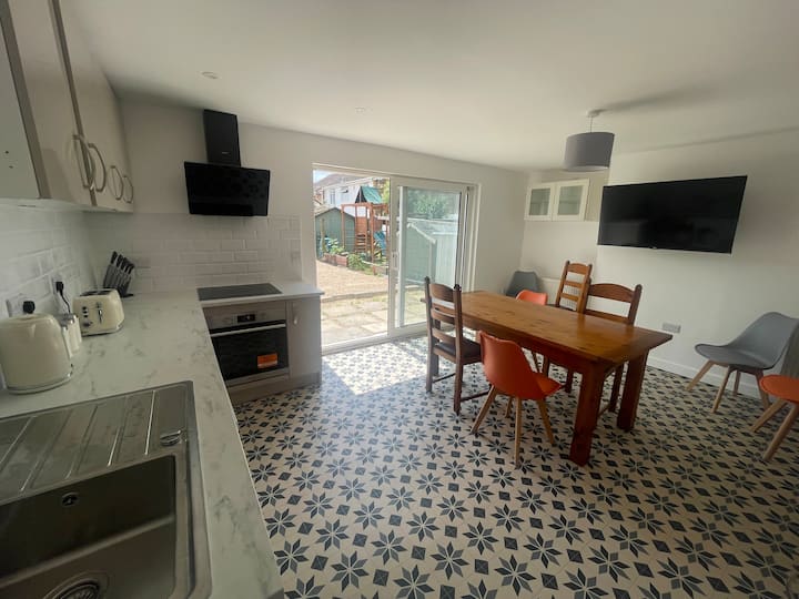 6 Bedroom House In Oxford - Sleeps 12 - Oxford