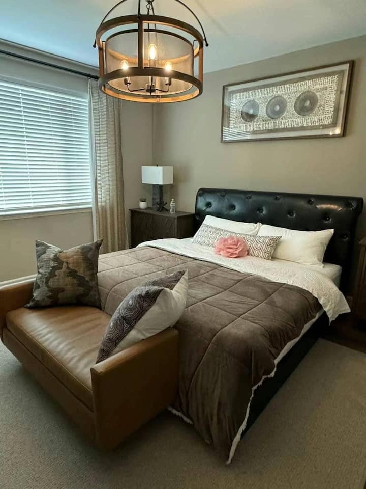 King Bed Masteroom At Roseville - Roseville, CA