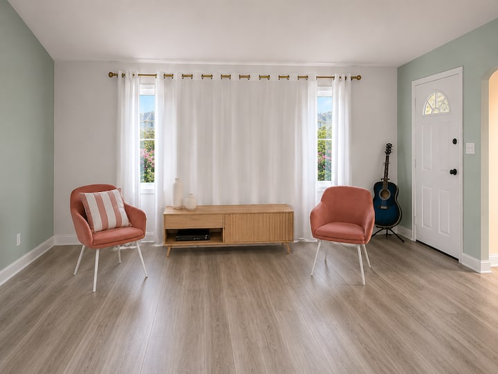 Cozy/quiet Home W/ Lots Of Light Minutes From City - Stone Mountain