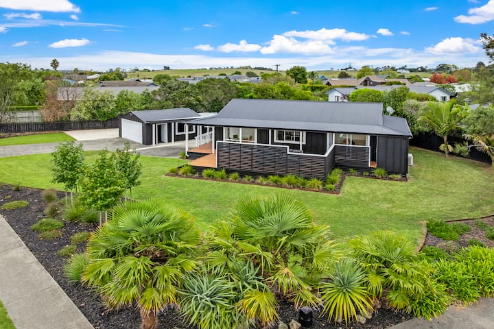 The Love Shack - Matakana