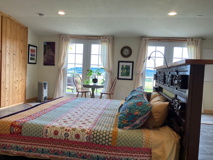 Eliza’s Cottage On Guemes Island - San Juan Islands, WA