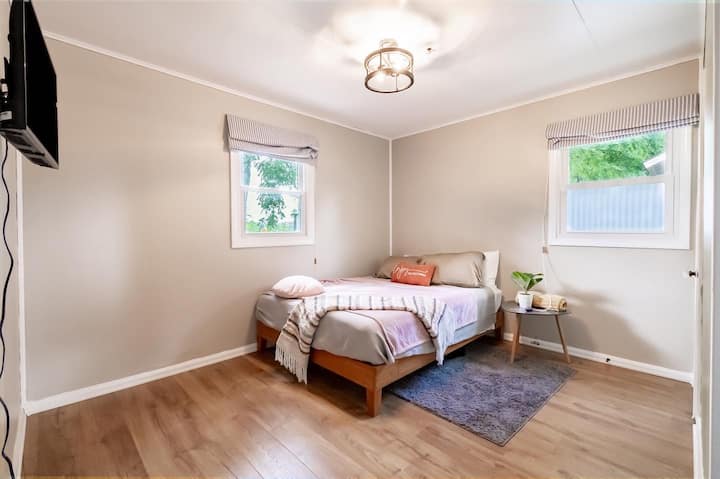 Cozy Cottage In Bay Creek, Pet Friendly - Madison, WI