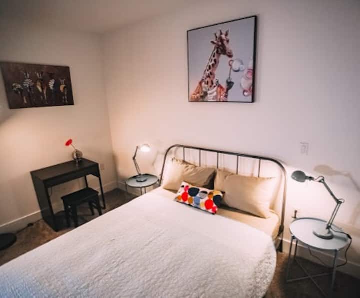 Sunny Private Room In Hollywood - West Hollywood, CA
