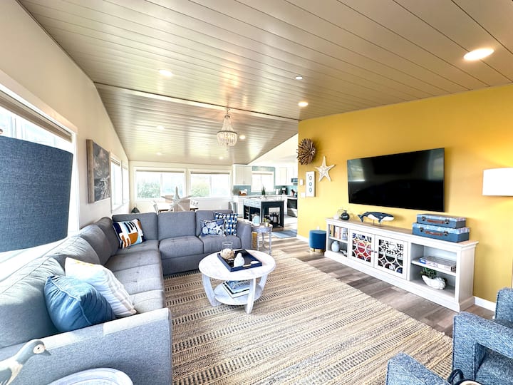 Upper Unit #A Of Duplex On The Canal - 洋濱市