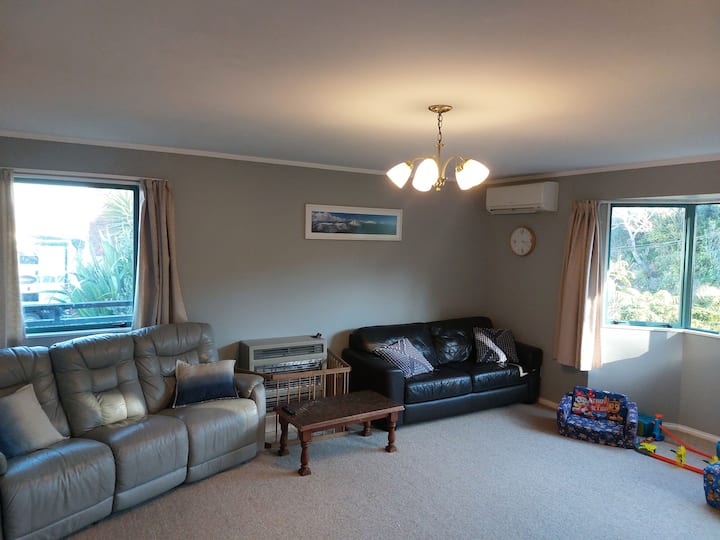 Family Home In Normandale - Wellington