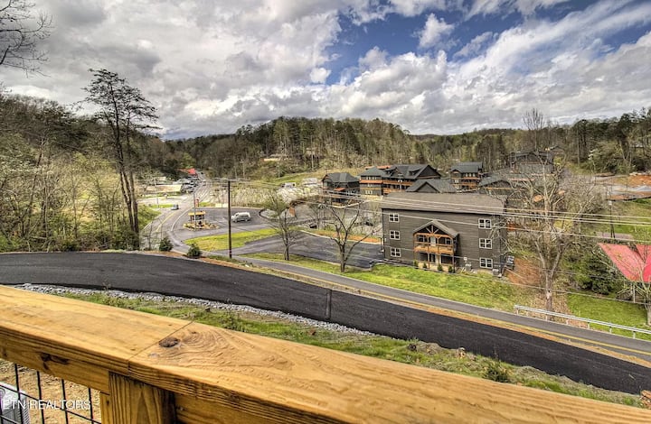 Getaway In The Glades - Gatlinburg