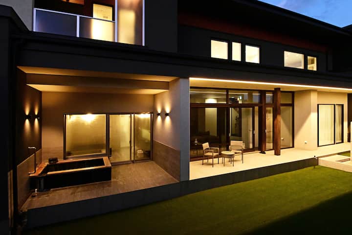 Private Hot Spring Villa 325㎡|with Garden|sleeps 6 - 函館市