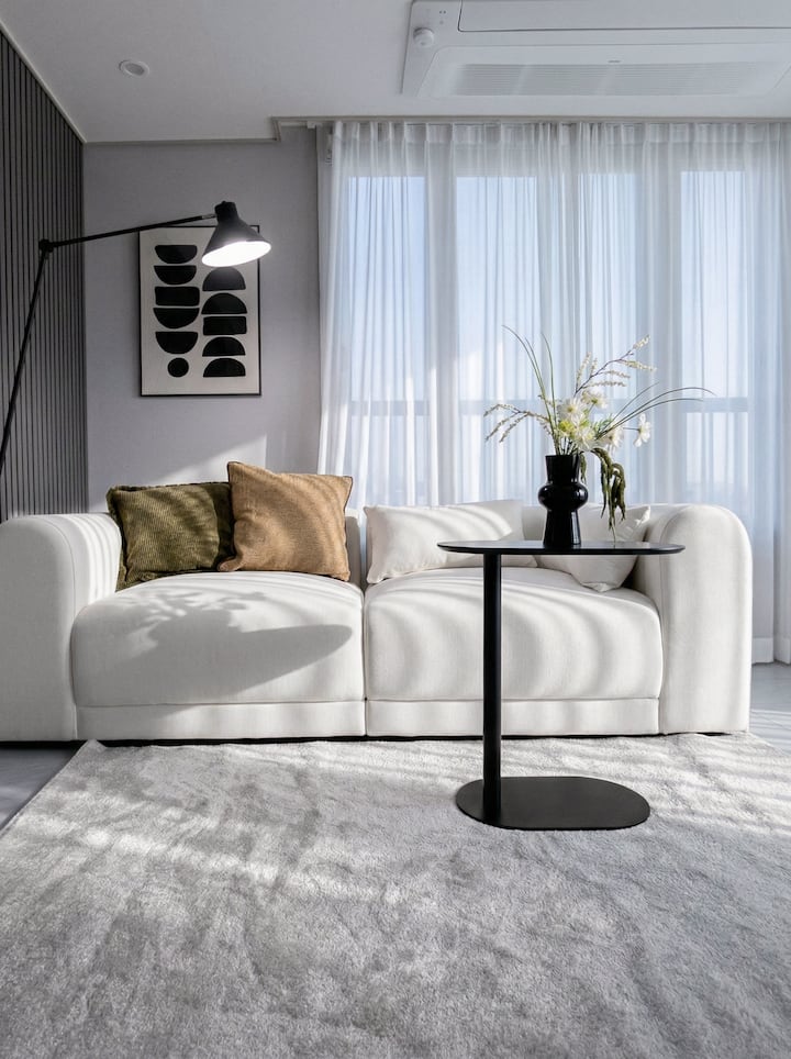 감성3룸|욕실2개|엘베·역5분·동대문15분·명동25분·최대8인가족·친구모임·북한산뷰·건조기 - Seoul