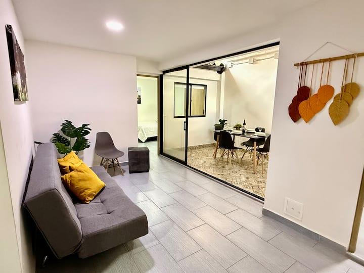 Spacious And Comfy Apt - A/c In Bolivariana - Medellín, Colombia