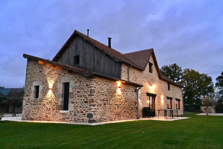La Grange Et Le Nid-maison De Campagne - France