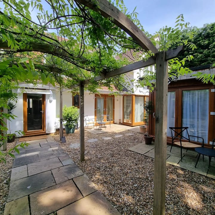 Oak Tree Rooms (7) Can Be Adjoined With Room 6 - Beaulieu